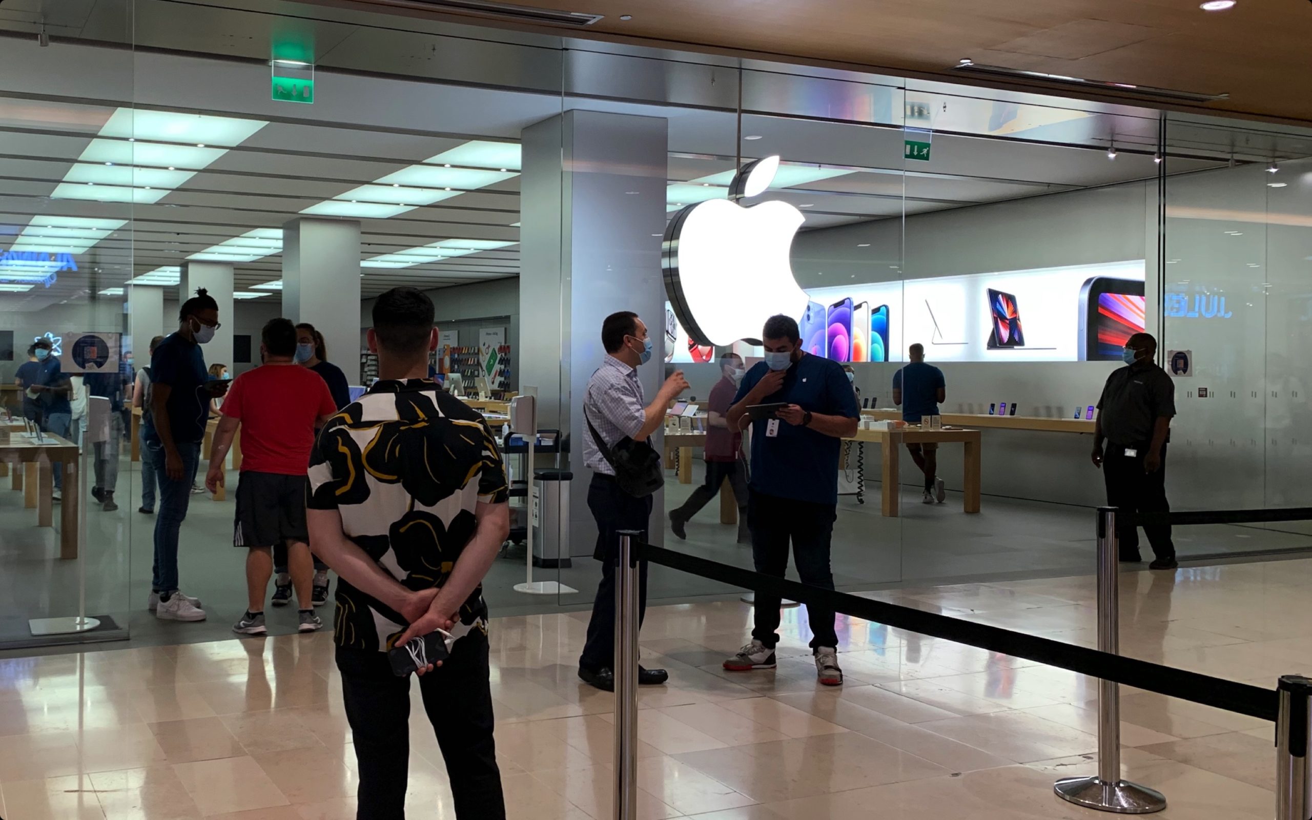 Retour (presque) à la normale à l’Apple Store de La Défense - Defense-92.fr