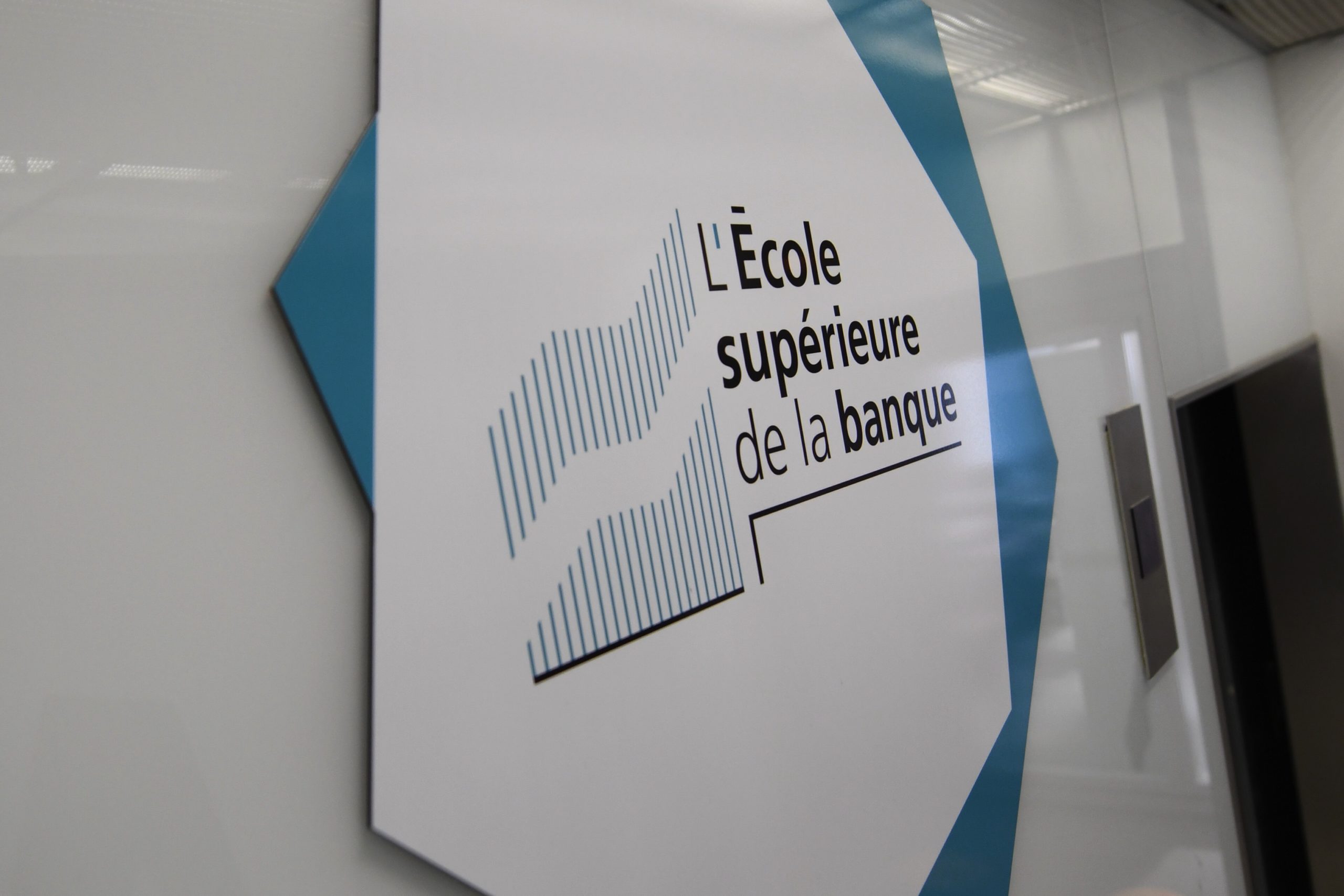 L’École supérieure de la banque propose des centaines de postes en ...