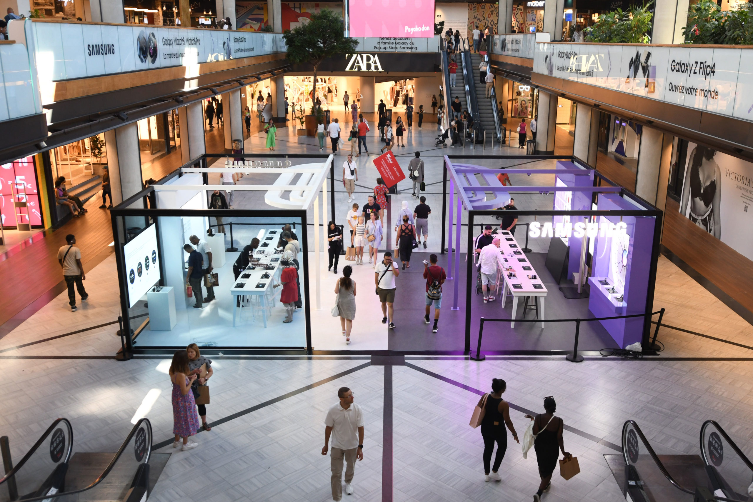 Samsung et ses smartphones pliants s’installent au Westfield Les 4 ...