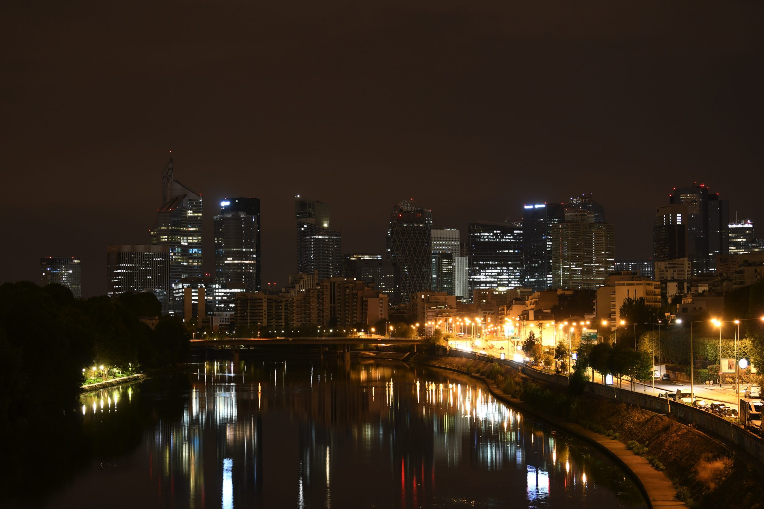 La Défense veut réduire sa consommation électrique pour bien passer l ...