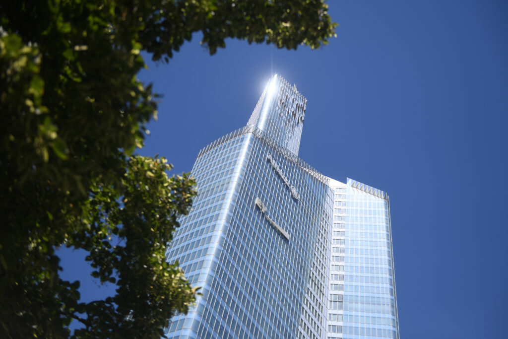 EY va quitter la tour First de La Défense pour le One Monceau à Paris ...