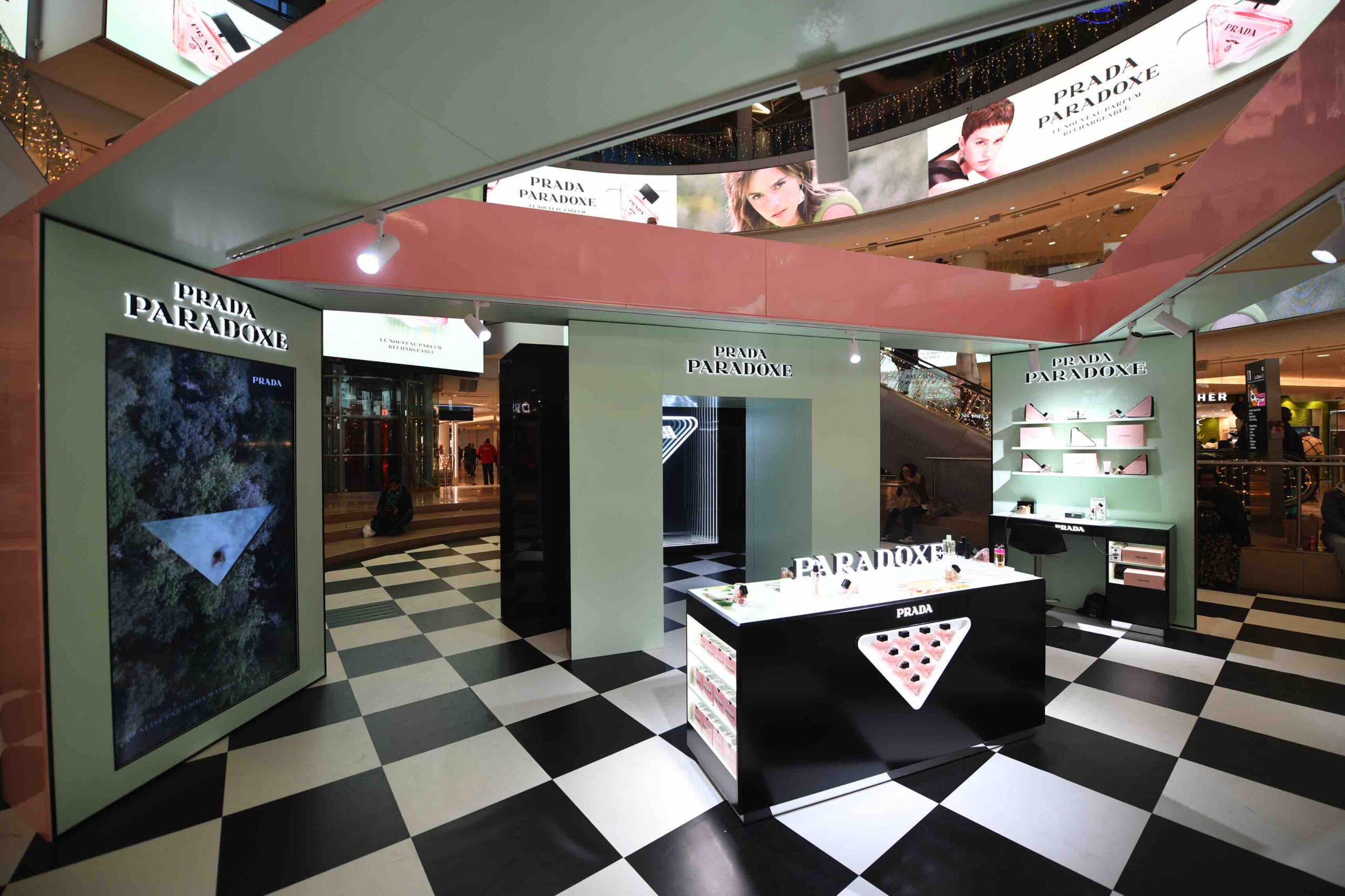 Prada et son eau de parfum Paradoxe s’invite au Westfield Les 4 Temps ...