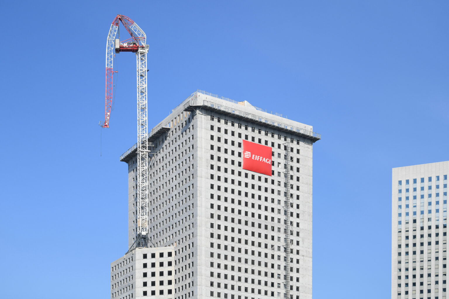 La flèche de la grue du chantier de la tour Hopen attend toujours d ...