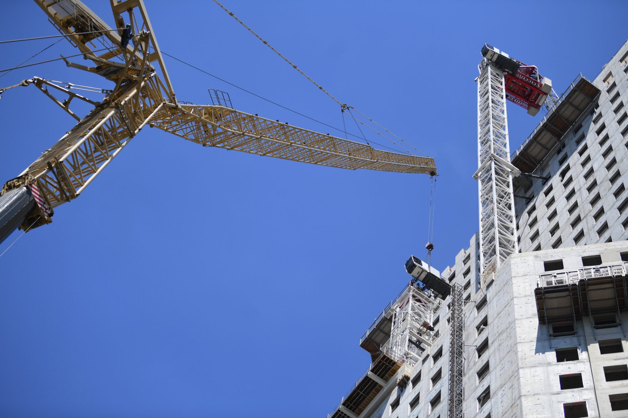 Le démontage de la grue accidentée de la tour Hopen va enfin pouvoir ...