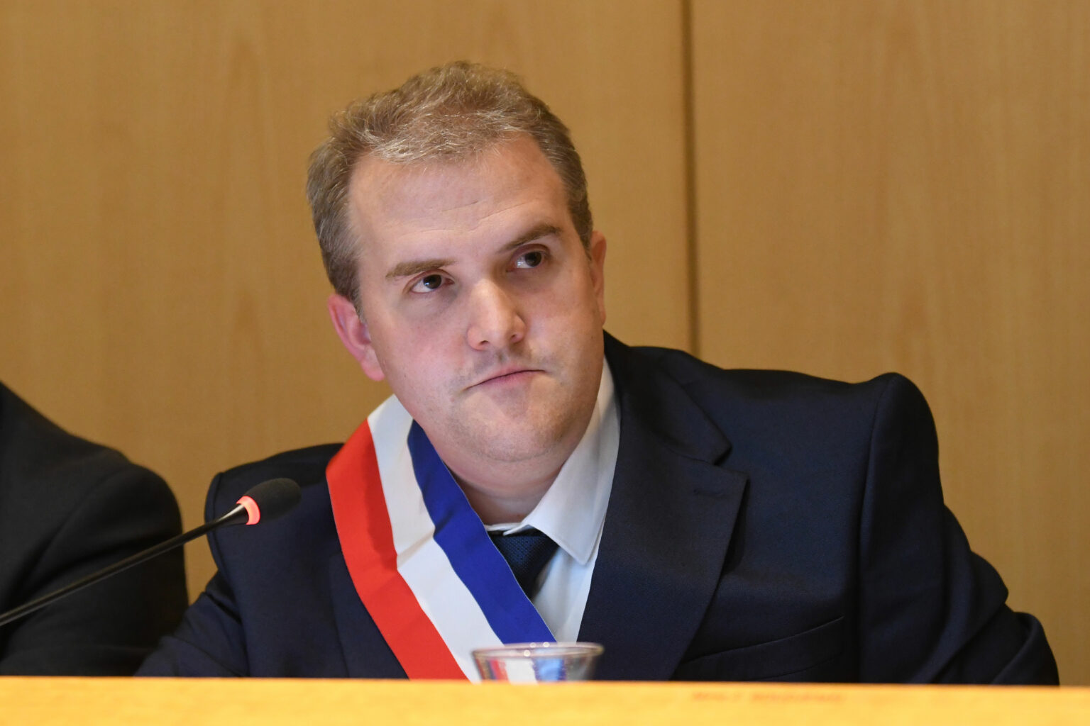 Patrick Jarry remet les clefs de Nanterre à Raphaël Adam - Defense-92.fr