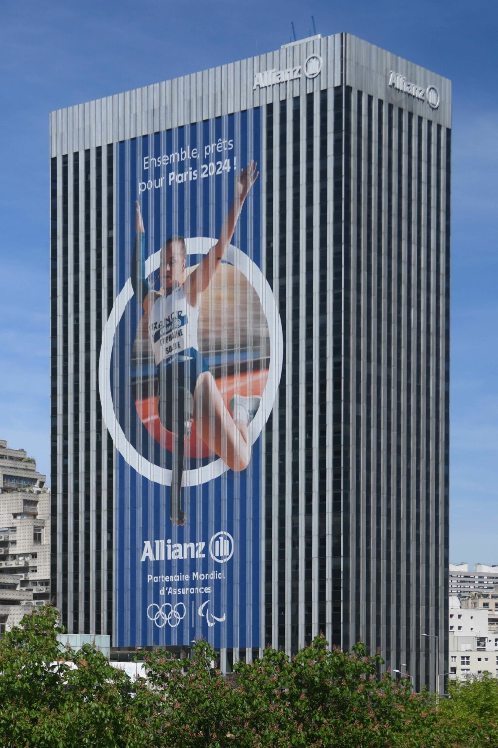 Paris 2024 : Allianz met en vedette Typhaine Soldé sur sa tour Neptune ...