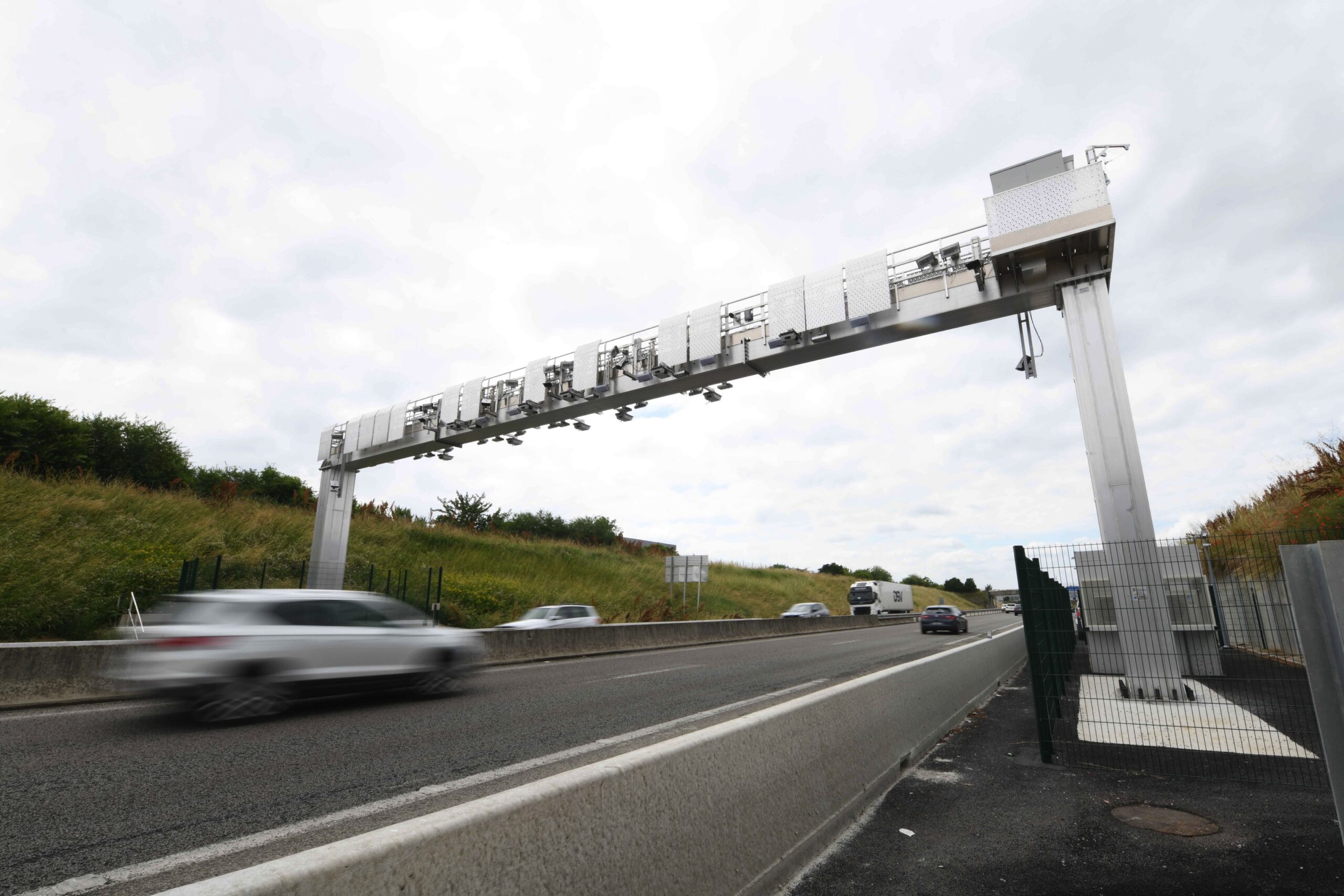 La Sanef fait sauter les barrières de péage de l’autoroute A14 ...