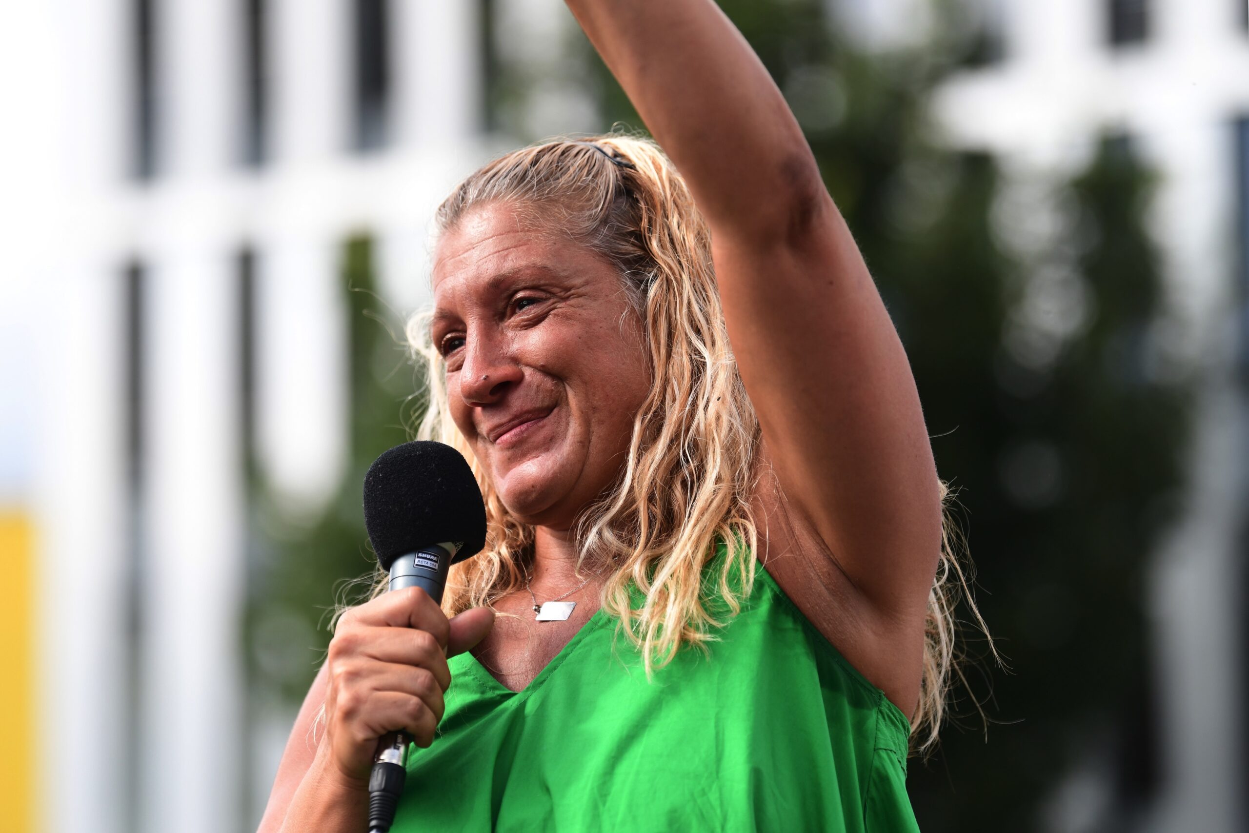 La mère de Nahel souhaite « la peine de mort » pour le policier auteur ...